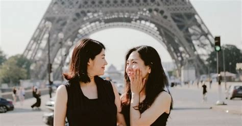 국내 첫 레즈비언 부부 딸 무사히 출산…병원서 엄지 척