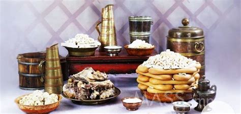 Сар шинийн мэндчилгээний үгс