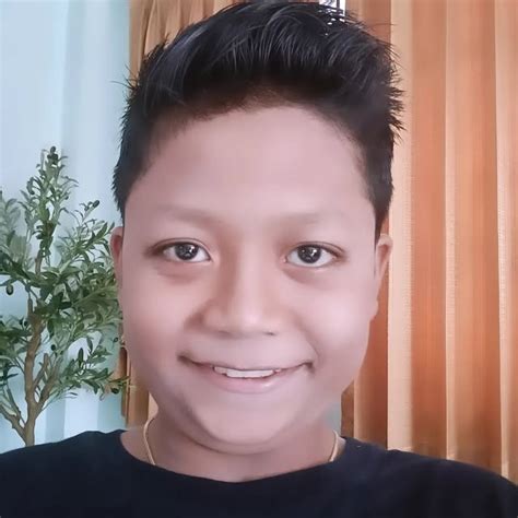 Kantee Ruangpeng Kantee 543 • Threads Say More