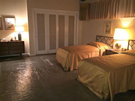 Masters Of Sex Photos Of The Set With Lizzy Caplan And Caitlin Fitzgerald Glamour