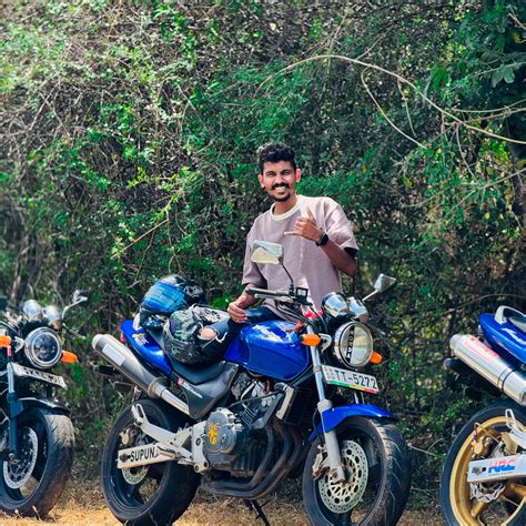 ඒ ඇස් වල තිබ්බ සතුටට හේතුව ඔයාලා තව පොඩ්ඩො 10ක් ඉන්නවා පාසලක මා ෆ්‍රී උනොත් ඒ ඉල්ලපු සියල්ල