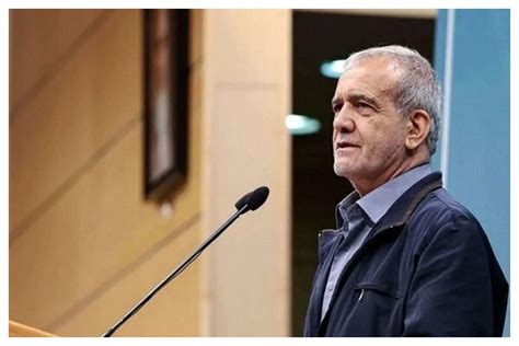 نقاشی مسعود پزشکیان در یک همایش مهم عکس