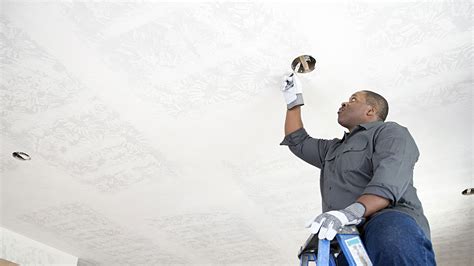 Should You Use A Medium Base Adapter To Retrofit 2 Pin Or 4 Pin CFLs To LED