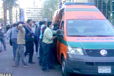 مصر، صحنه آتش و گلوله درگیری میان انقلابیون و نظامیان ادامه دارد