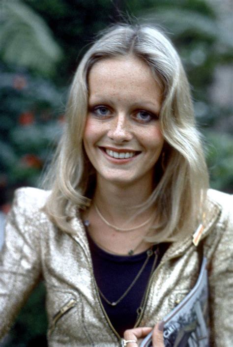 A Celebration Of Twiggys Most Iconic Hairstyles Of All Time Twiggy