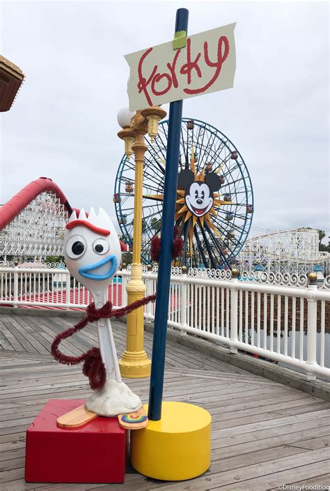 Perfect Forky Photo Opps Now In Disney World And Disneyland The