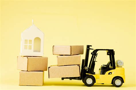 미니 지게차 트럭로드 골판지 상자 물류 및 운송 관리 아이디어 및 산업 비즈니스 상업 개념 0명에 대한 스톡 사진 및 기타 이미지 Istock