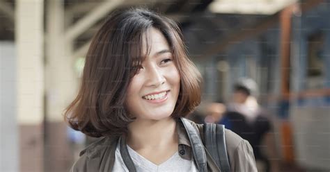 Foto La Joven Viajera Asiática Disfruta De Un Hermoso Lugar En Bangkok Tailandia Fotógrafo