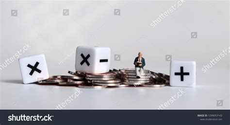 7 Imágenes Fotos De Stock Objetos En 3d Y Vectores Sobre Arithmetic Operators On Computer