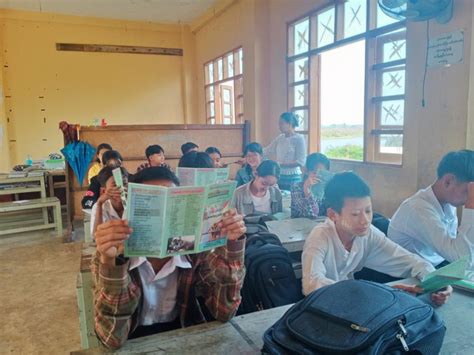 ကော့ကရိတ်မြို့၌ ၇၈ နှစ်မြောက် ပြည်ထောင်စုနေ့အထိမ်းအမှတ် သတင်းစကား လက်ကမ်းစာစောင်များဖြန့်ဝေ