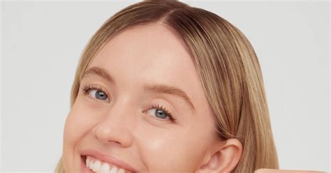 라네즈 해외 앰배서더에 시드니 스위니 선정