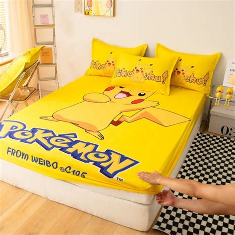 ผ้าปูเตียงลายการ์ตูน Pikachu ผ้าปูเตียงลายโปเกมอนมหัศจรรย์ของ Alls สีเหลืองขนาดควีนไซส์ผ้าคลุม