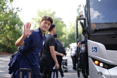 Lee Chung Yong Meets His Epl Palace Teammate Zaha In Preparation For T Sportschosun