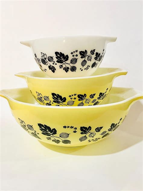 Pyrex Gooseberry Cinderella Three Piece Set Etsy