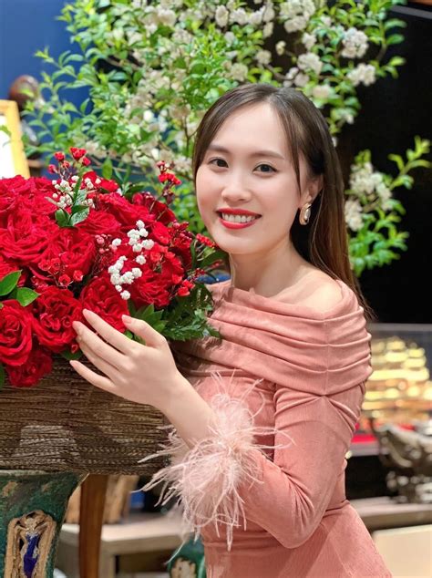 Nam NSND là Giám đốc Nhà hát kịch Hà Nội Cưới vợ xinh đẹp kém 19 tuổi đời tư bí ẩn sau 5 năm