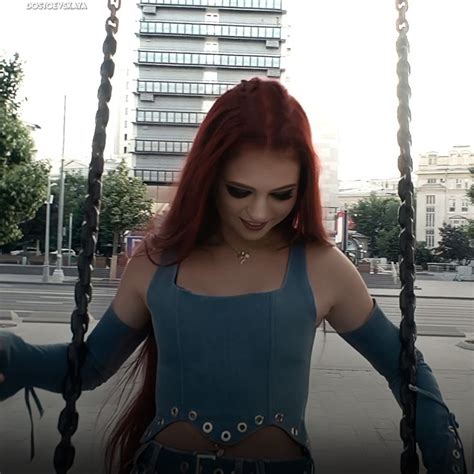 саша трусова два крыла Фотографии знаменитостей Прекрасные девушки Знаменитости