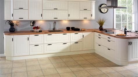 Белый гарнитур с деревянной столешницей фото и картинки Abrakadabra Fun