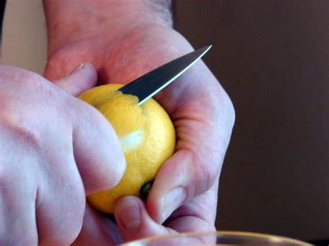 Cocktail 101 How To Garnish With A Citrus Twist