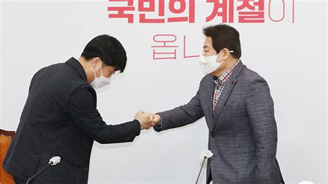 吳 安 서울시장 단일화 최종 담판 내일부터 여론조사늦어도 24일 발표