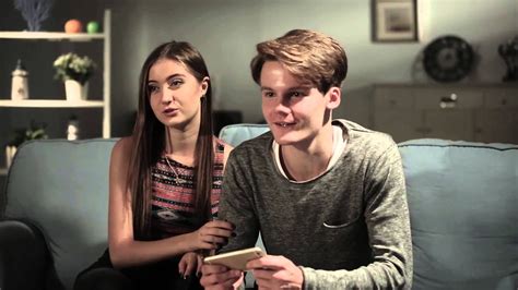 Hot Selling Wireless Mobile Pico Projector HDP200 DLP Mini Projector 1080P USB Wi Fi YouTube