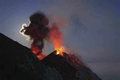 火山喷发熔浆岩浆摄影插图图片 包图网