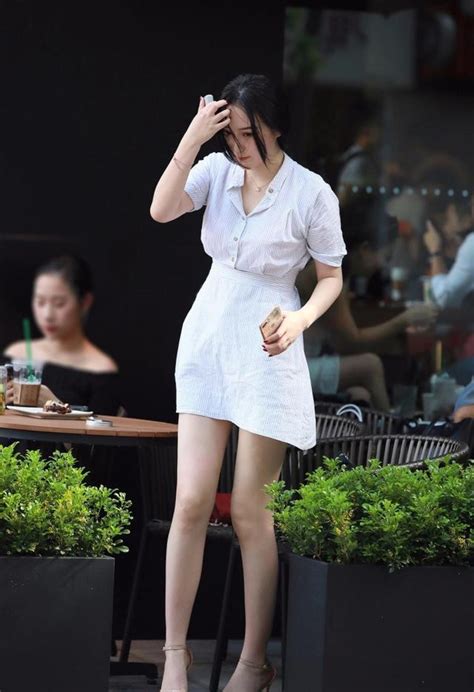 街拍：图1“关婷娜”精致的容颜，展示出众的美！