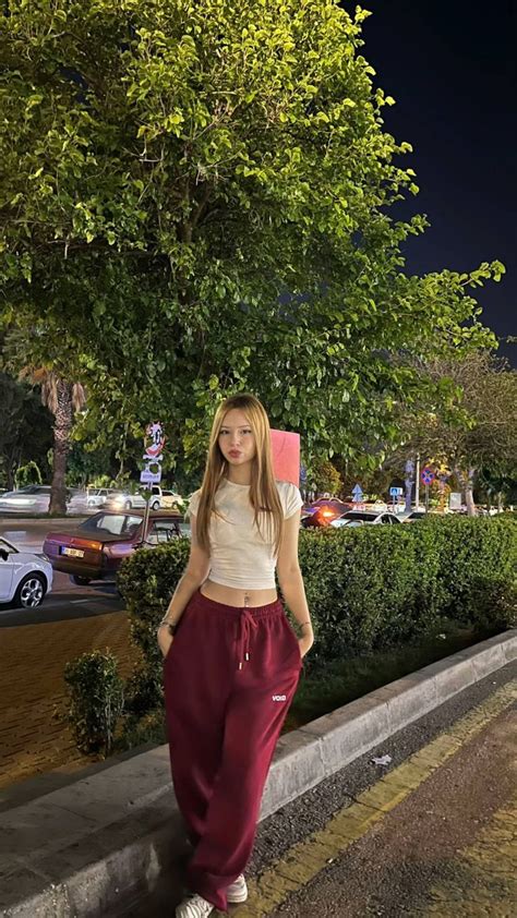 Andy Adlı Kullanıcının Grils Panosundaki Pin 2025 Kızlar Kadın