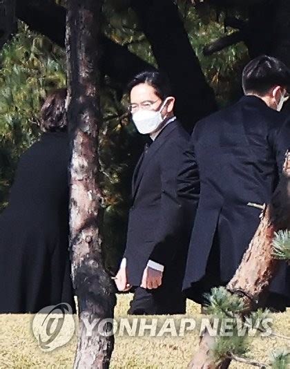 고 이건희 회장 2주기 참석한 이재용 부회장 연합뉴스
