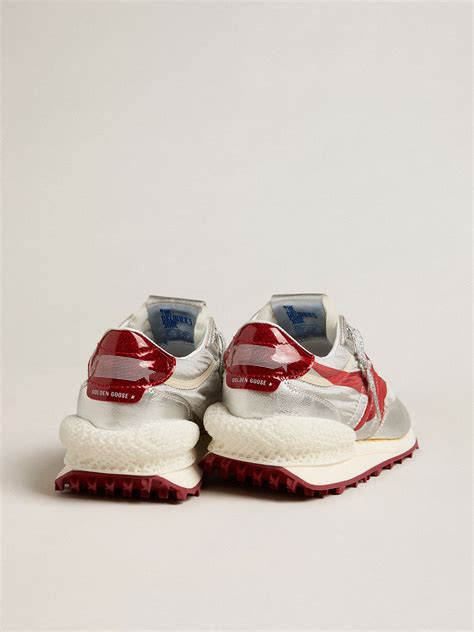 독점적인 하우스 오브 드리머즈 실버 글리터 어퍼가 특징인 여성 마라톤 Golden Goose