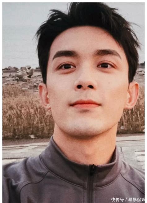 吴磊骑行帅气自拍，落日与少年浪漫氛围感满满，松弛自由的情绪 360娱乐，你开心就好