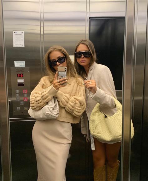 10 Best Mirror Selfie Ideas For Perfect Mirror Selfies Fotor