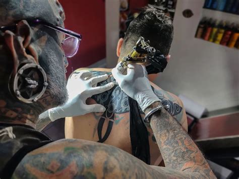 Tienen Cientos De Tatuajes Y Alcanzaron El Récord Guinness La Historia