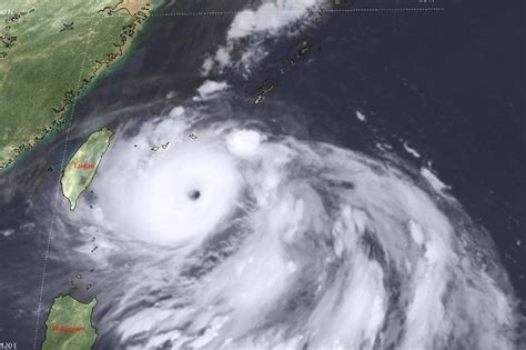 Super Typhoon Henry Intensifies Slightly