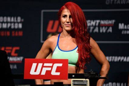 The Top 25 Hottest Female Mma Fighters 2021 The Athletic Build