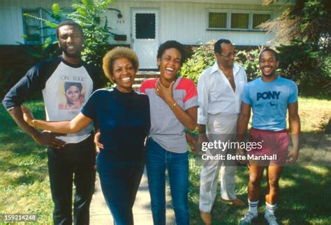 Whitney Houston Young Photos And Premium High Res Pictures Getty Images