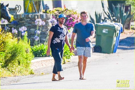 Photo Chris Martin Barefoot July 2020 04 Photo 4467812 Just Jared