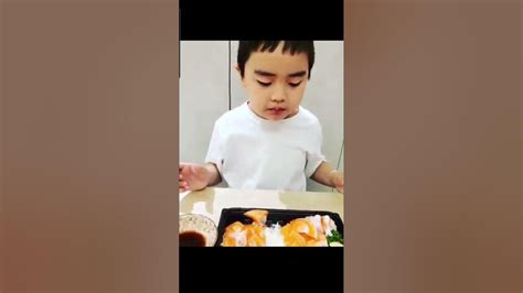 연어는 손으로 먹어야 제 맛이라는 필로 Youtube