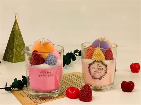 달콤한 딸기와 마카롱이 있는 캔들만들기 솜씨당