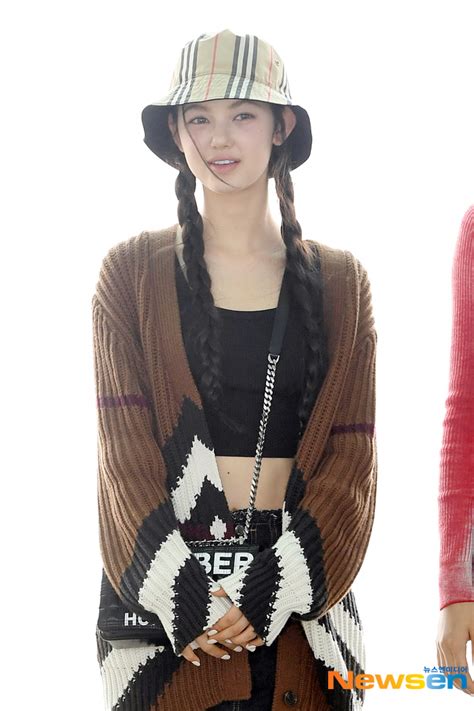 뉴진스 다니엘 ‘귀여운 양갈래 머리 포토엔hd 뉴스인코리아