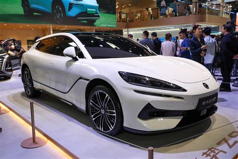 【腾势z9gt图片 汽车图片大全】 易车