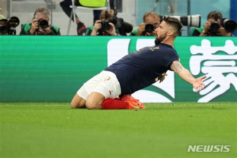 프랑스 지루 A매치 통산 52호골로 앙리 넘어건재한 디펜딩챔피언종합