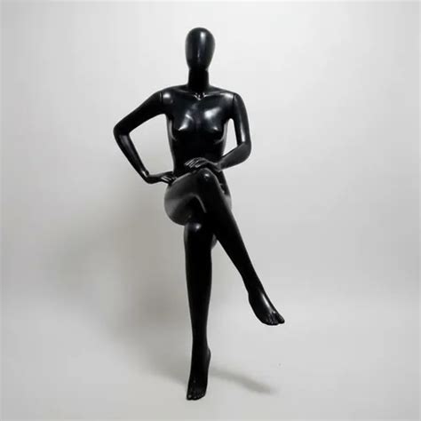 Manequim Feminino Pose Sentada Corpo Inteiro Parcelamento Sem Juros