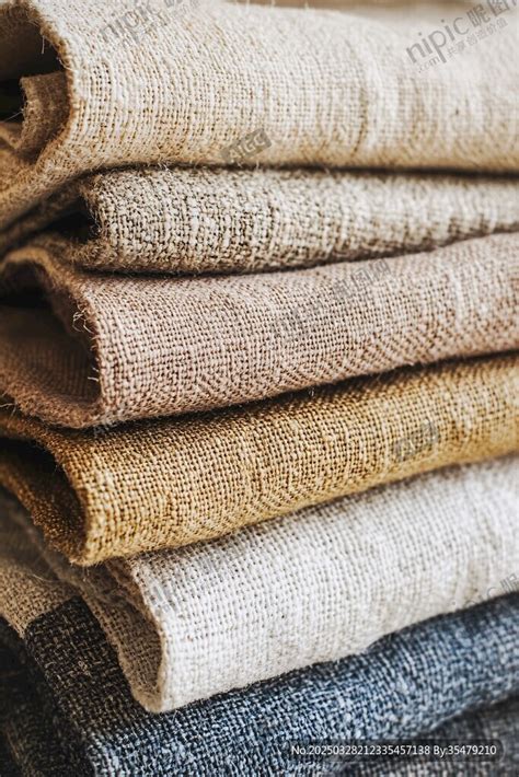 Ai创作图布料 叠放 质感 米色 棕色 金色 白色 灰色 织物 纹理 材质 家居 装饰 软装 面料 昵图网