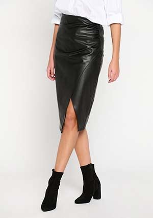 Stoere Mix Van Leren Items In Je Outfit Verwerken Dameskleding