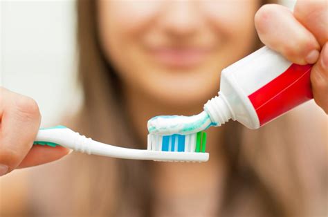 Chemicals Commonly Found Toothpaste And How To Pick A Safer Option