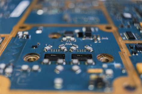 Papan Komponen Kapasitor Resistor Trek Dioda Dan Sirkuit Elektronik Foto Stok Unduh Gambar