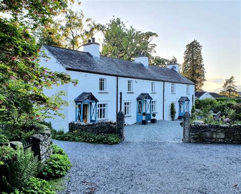 파란 문과 창문이있는 백악관 사진 Unsplash의 무료 집 이미지