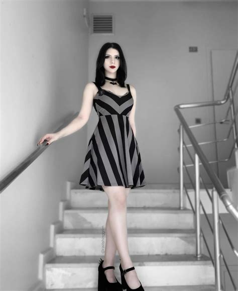 Pin De Beautiful Darkness En Goth En 2024 Chicas Góticas Chicas Goticas