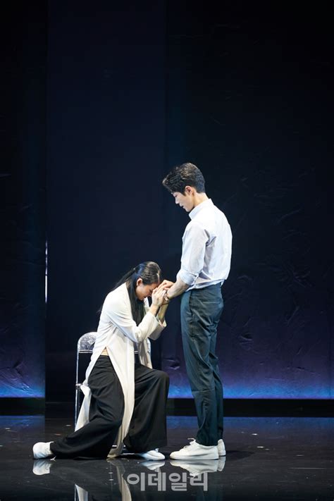 [리뷰]예술은 마약…화보 같은 도리안 그레이의 초상