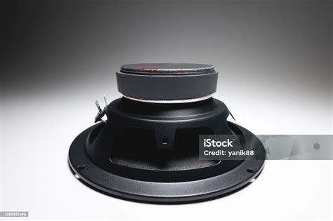 대조적인 빛에 흰색 배경에 새로운 자동차 스피커 광각 오디오 배경 0명에 대한 스톡 사진 및 기타 이미지 0명 검은색 교통수단 Istock